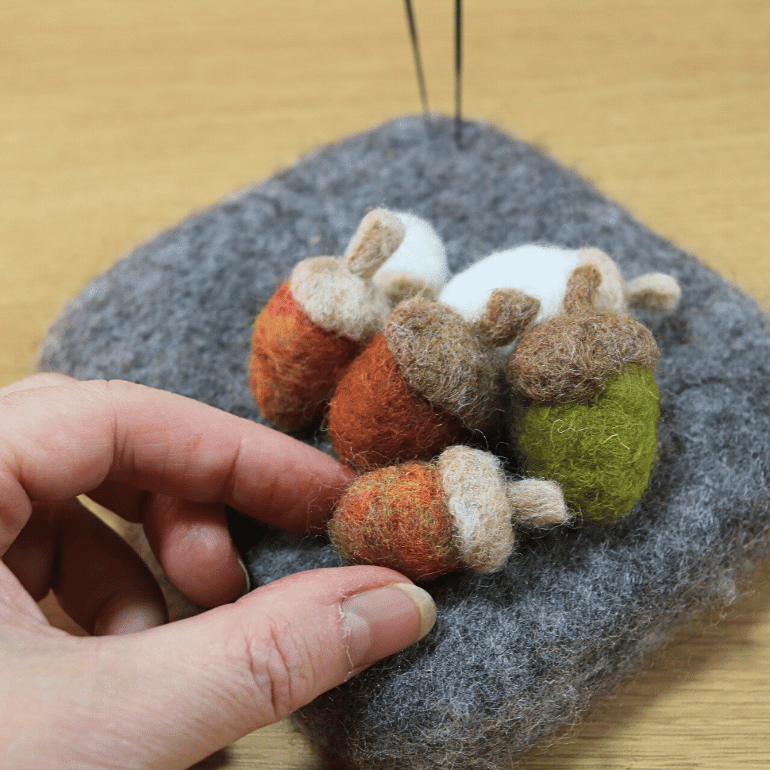 How To Make Needle Felted Acorns - And Free Felting Pattern!